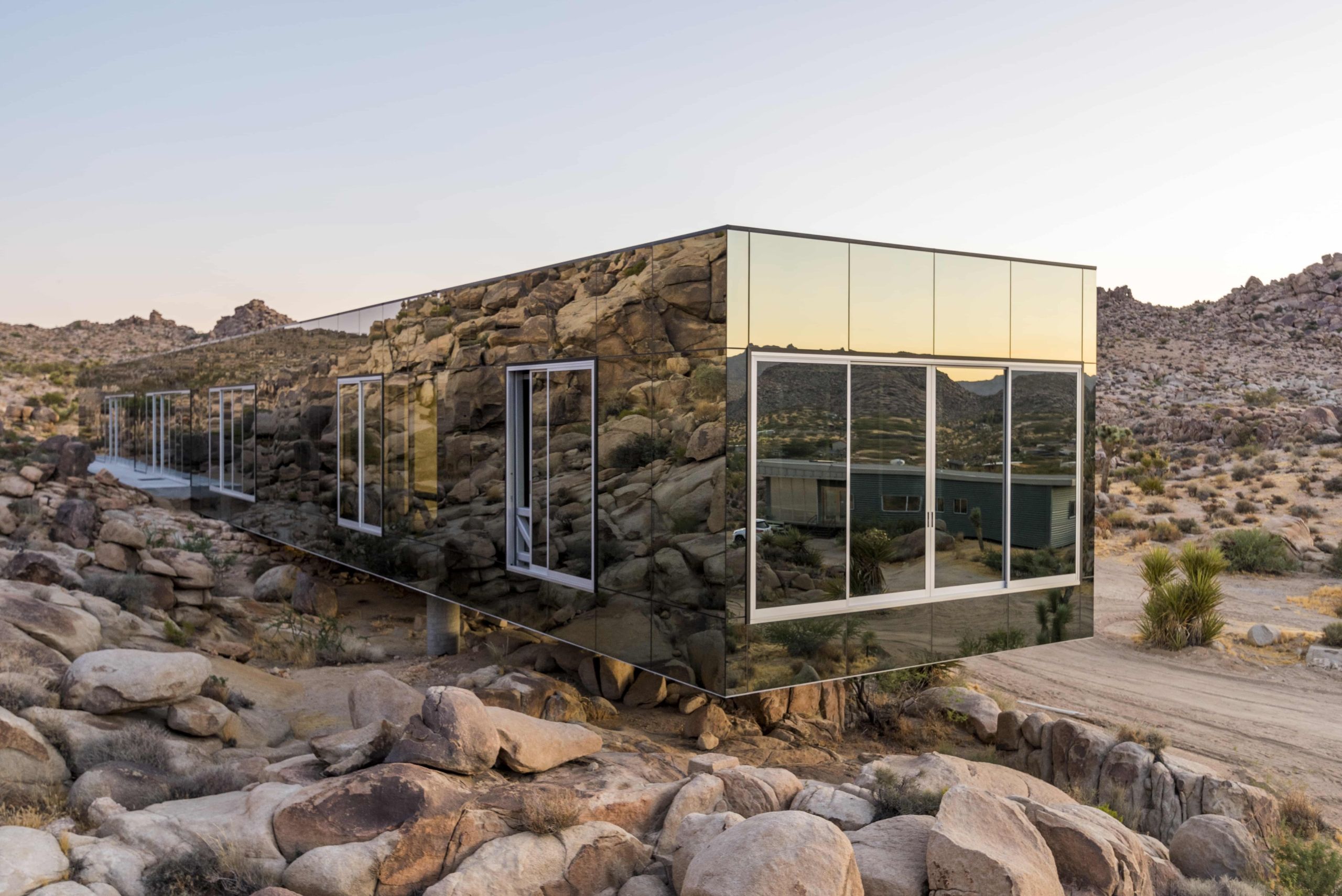 The Invisible House: Desert Retreat by Tomas Osinski & Chris Hanley